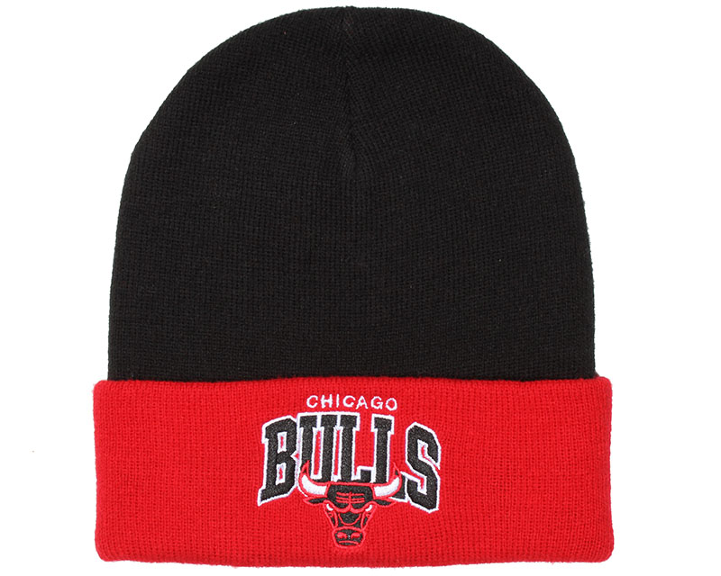 Chicago Bulls Arched Black/Red Beanie - Mitchell & Ness | Hatstoreworld.com