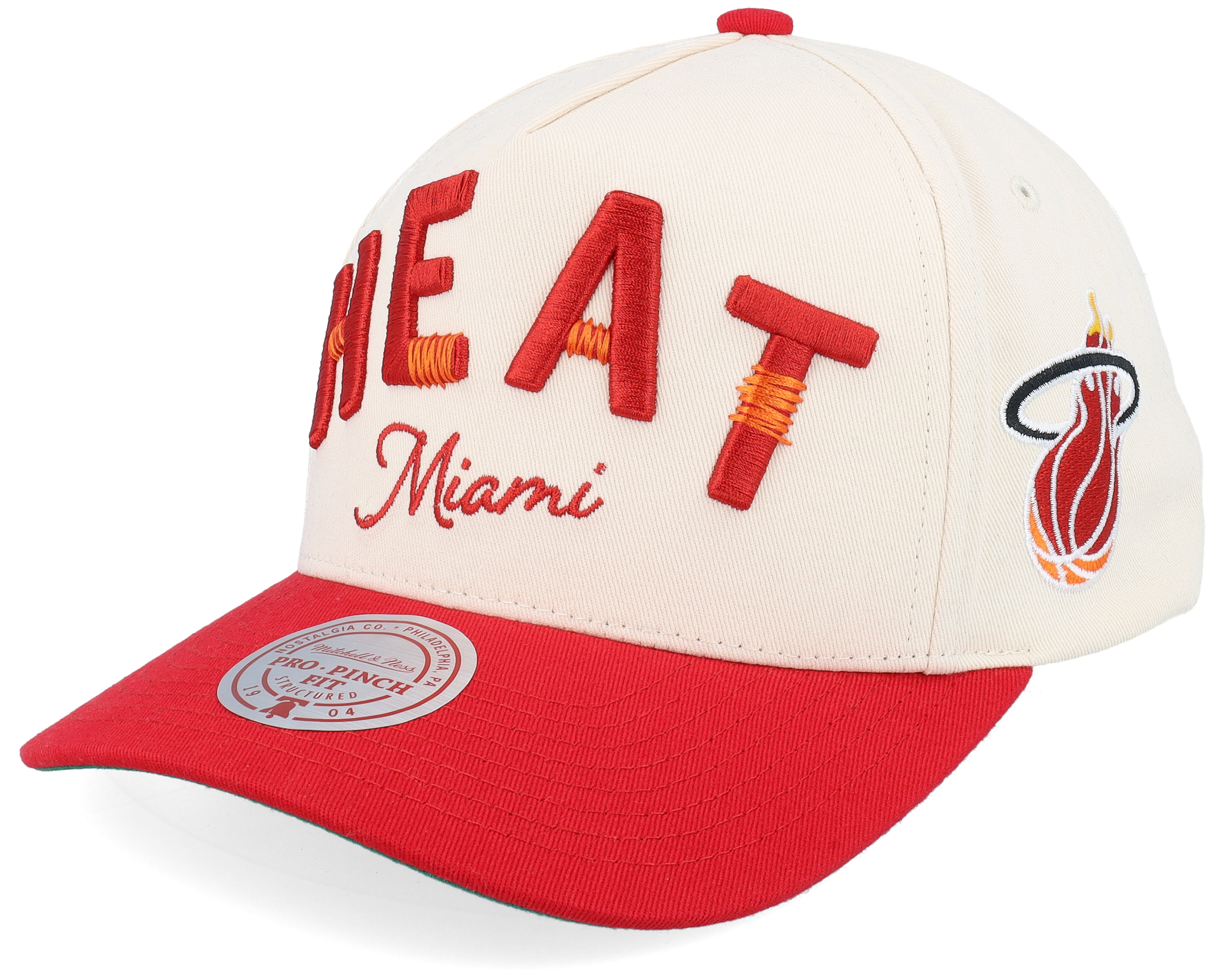 Miami Heat Staggered Zag Pro Off White/Red A-frame Adjustable - Mitchell & Ness | Hatstore.de