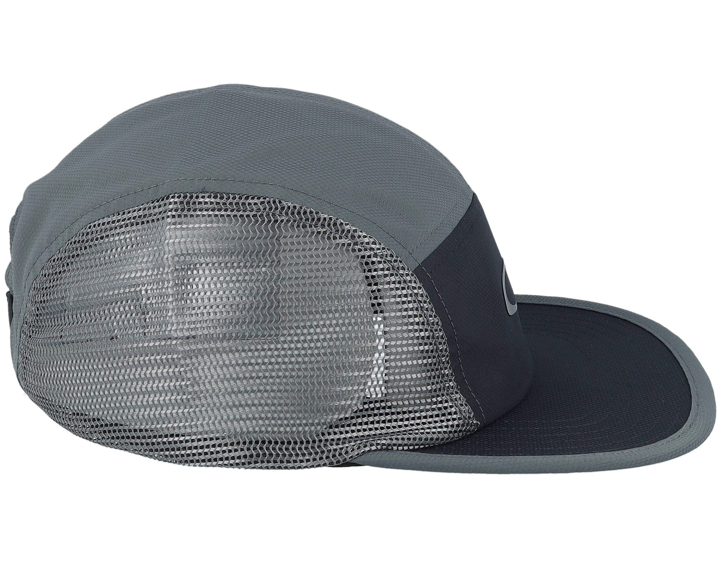 Latitude Arc Cap Blackout 5-Panel - Oakley | Hatstore.com