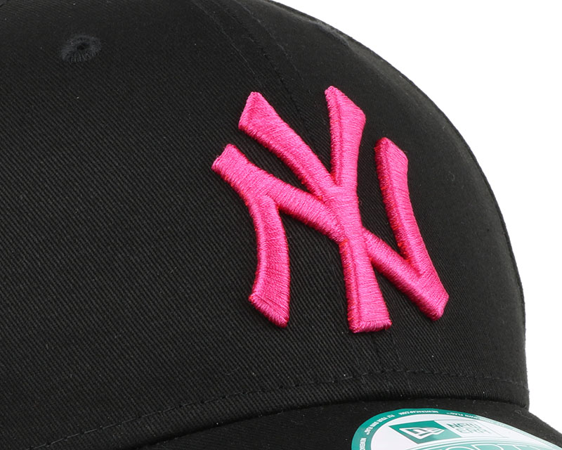 NY Yankees Black/Pink 940 Adjustable - New Era cap | Hatstoreworld.com